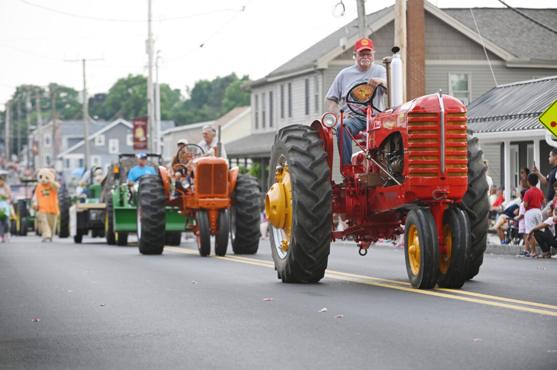 Residents turn out for parade | News, Sports, Jobs - Altoona Mirror